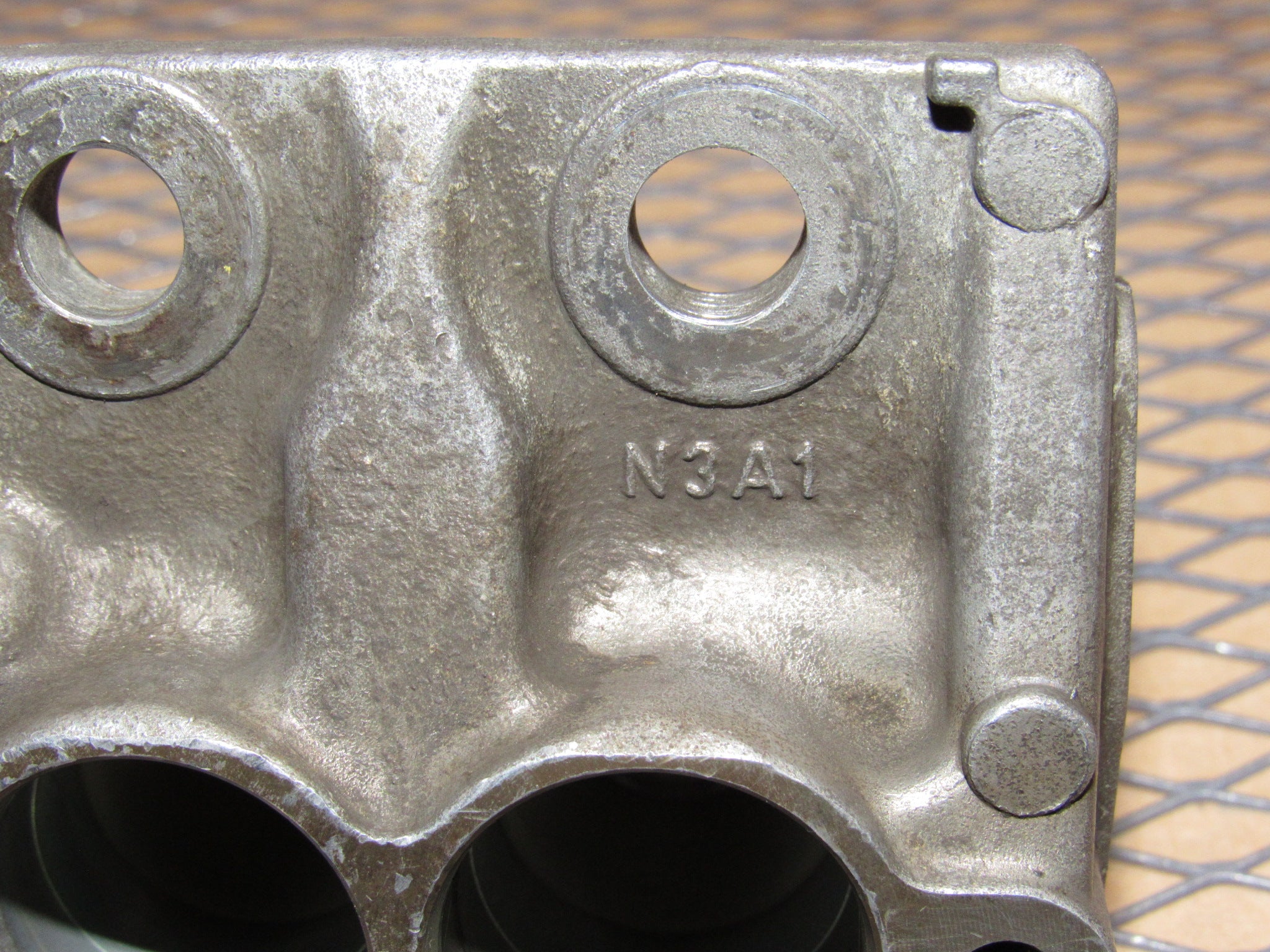 93 94 95 Mazda RX7 OEM Primary Fuel Rail – Autopartone