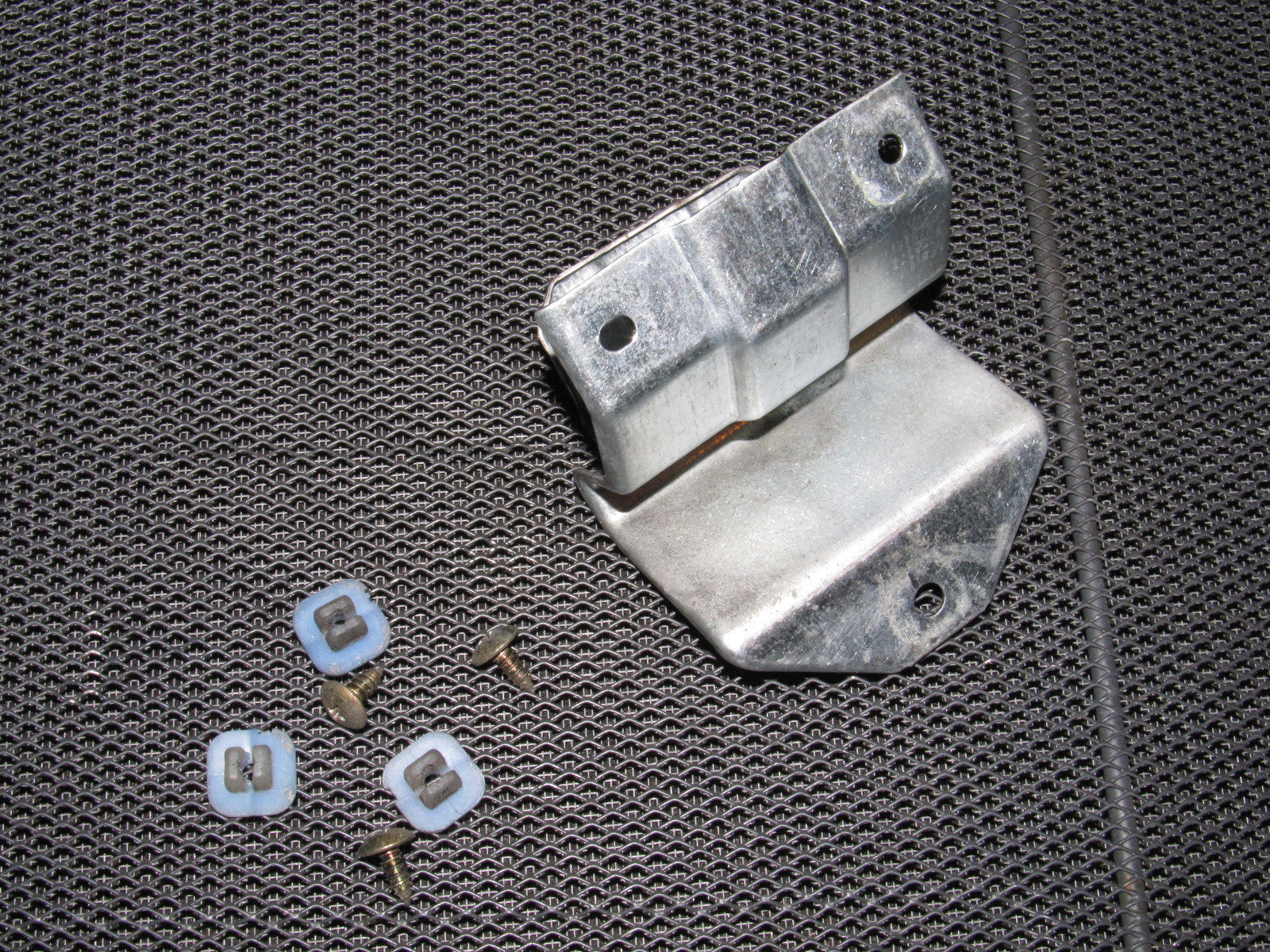 88 89 Honda CRX OEM Door Panel Mounting Bracket - Right – Autopartone