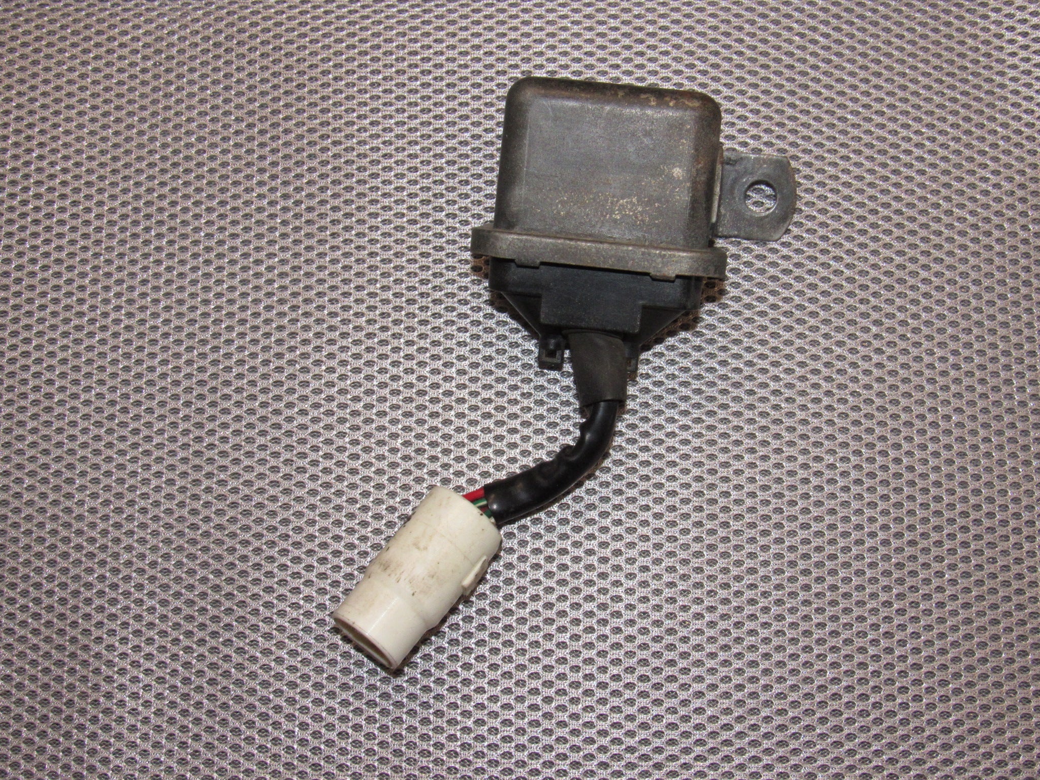 82 83 84 85 Toyota Supra OEM Retractor Relay 85964-14040 – Autopartone