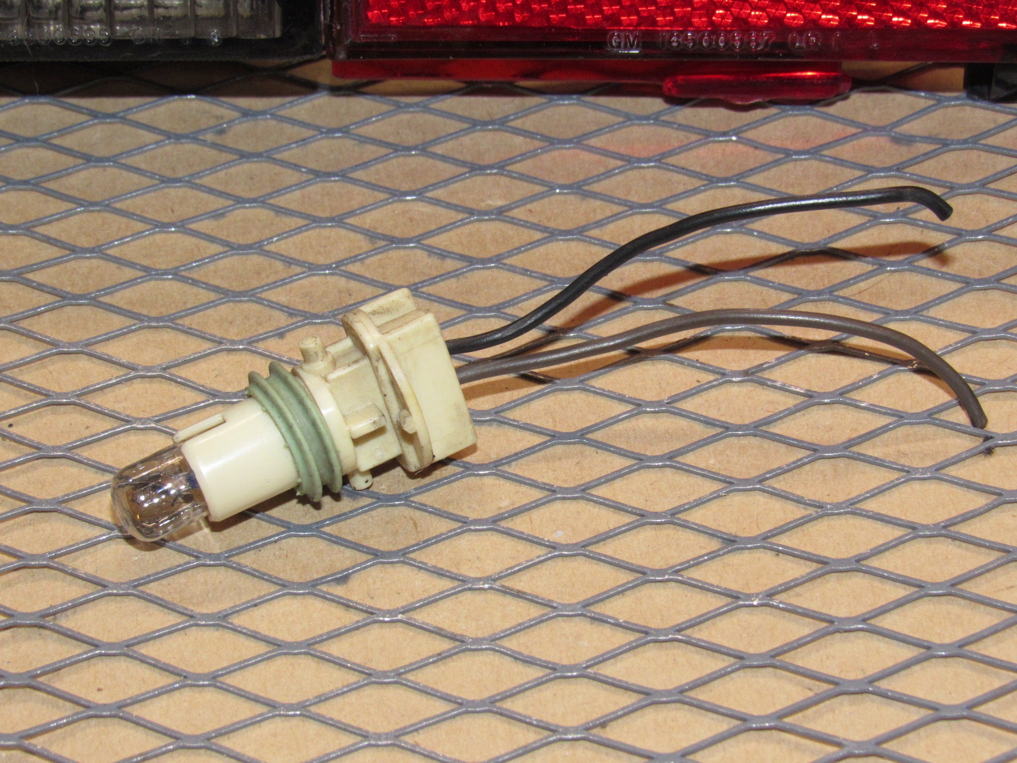 91 92 93 94 95 96 Chevrolet Corvette OEM Rear Side Marker Light Bulb S ...