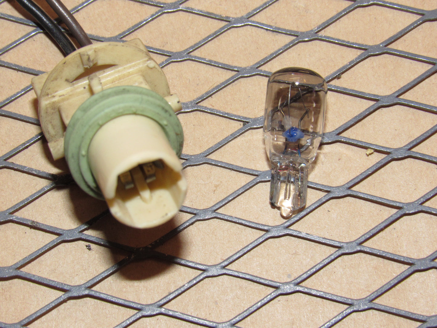 91 92 93 94 95 96 Chevrolet Corvette OEM Rear Side Marker Light Bulb S ...