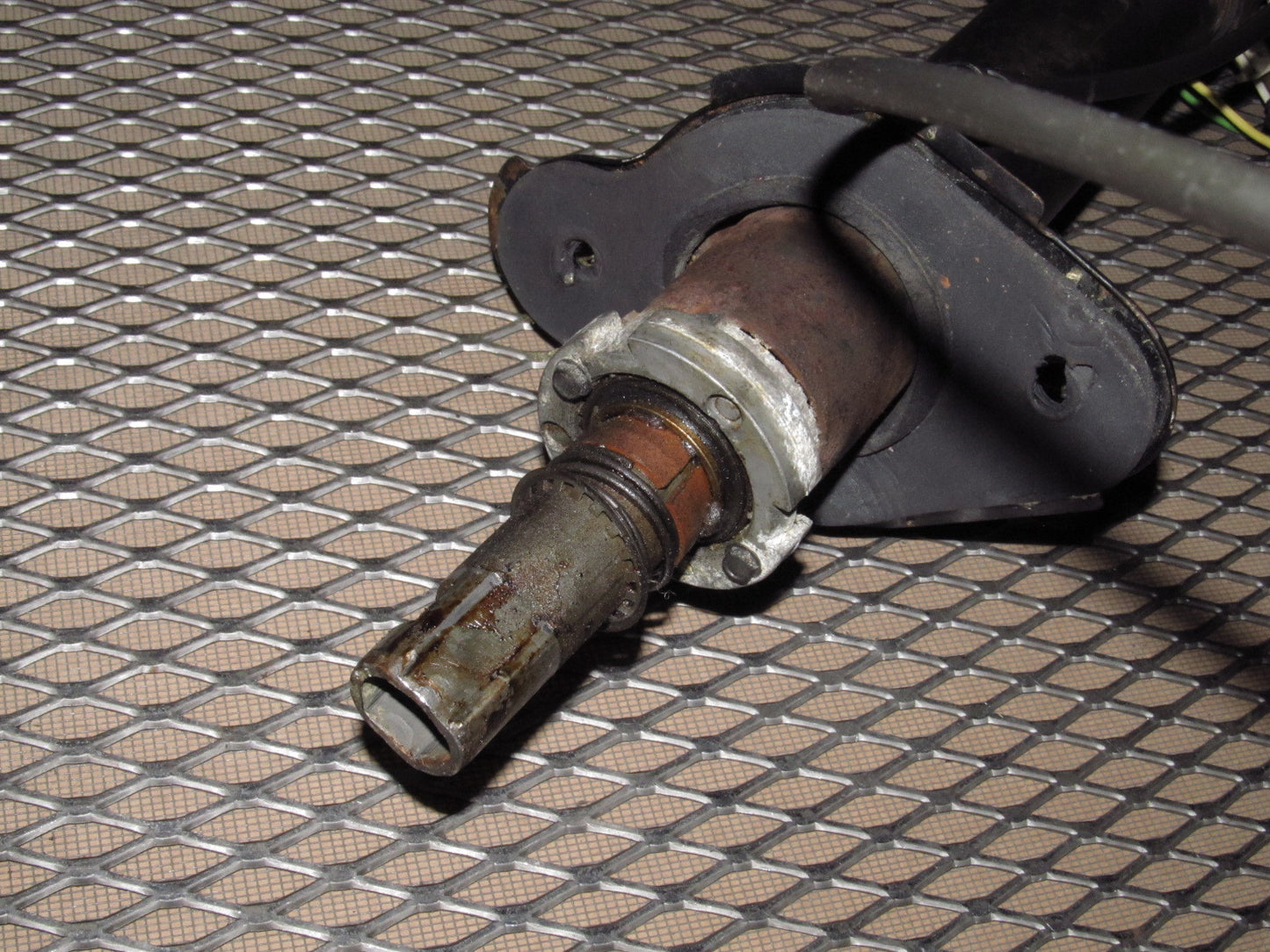 84-85 Chevrolet Corvette OEM Steering Column – Autopartone.com