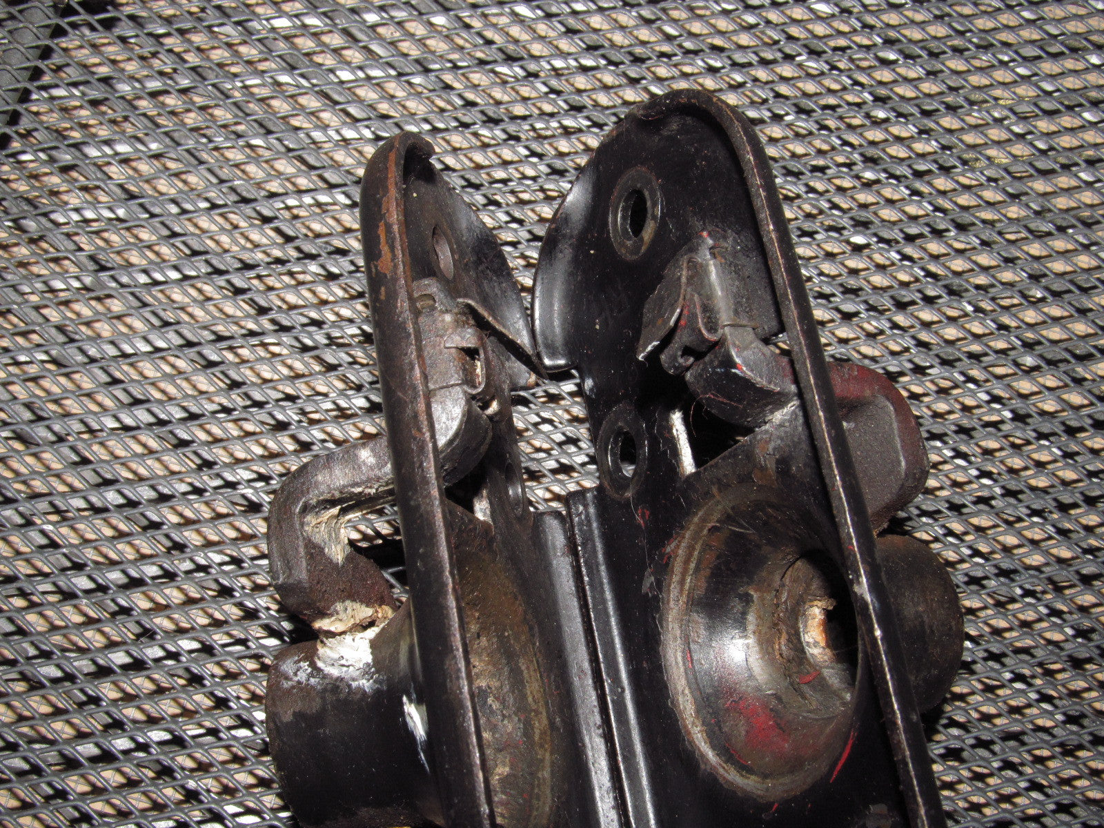 84-89 Chevrolet Corvette OEM Hood Release Latch – Autopartone