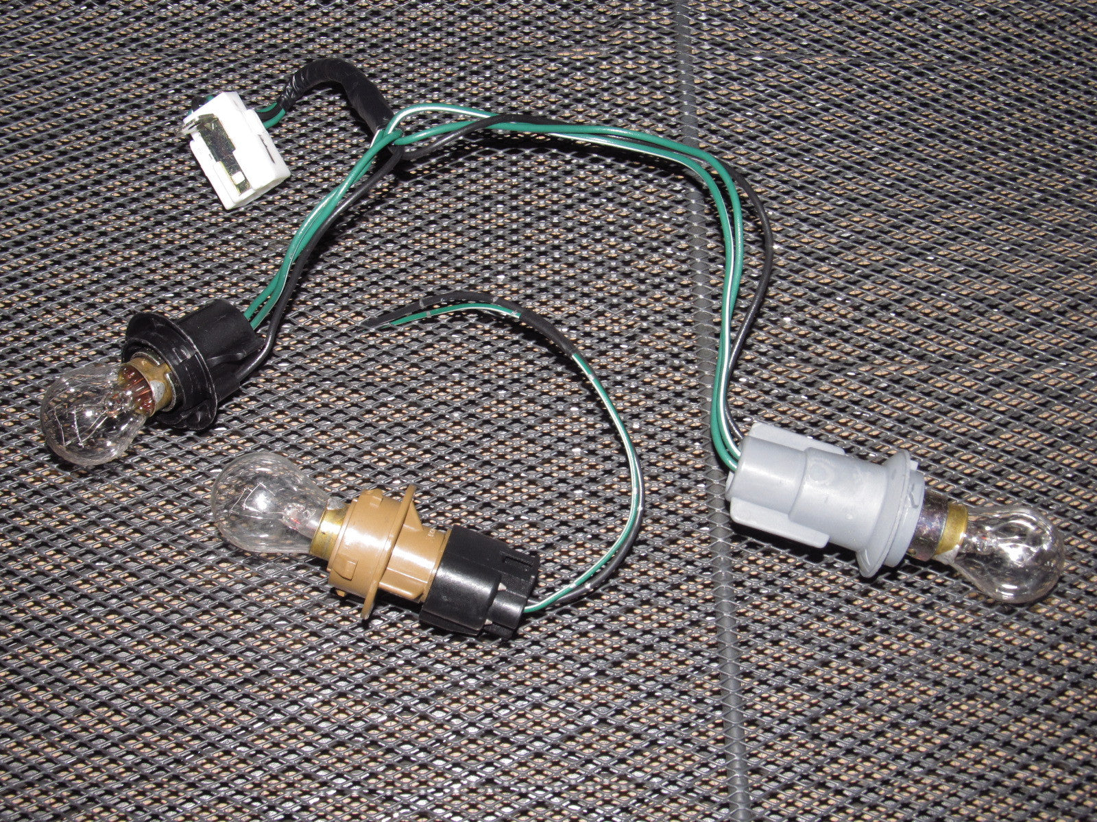 97 98 99 Mitsubishi Eclipse OEM Tail Light Bulb Socket - Right ...