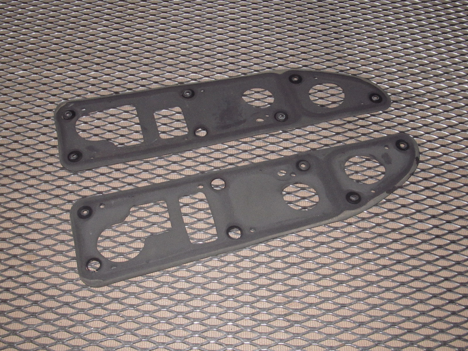 97 98 99 Mitsubishi Eclipse OEM Tail Light Gasket – Autopartone