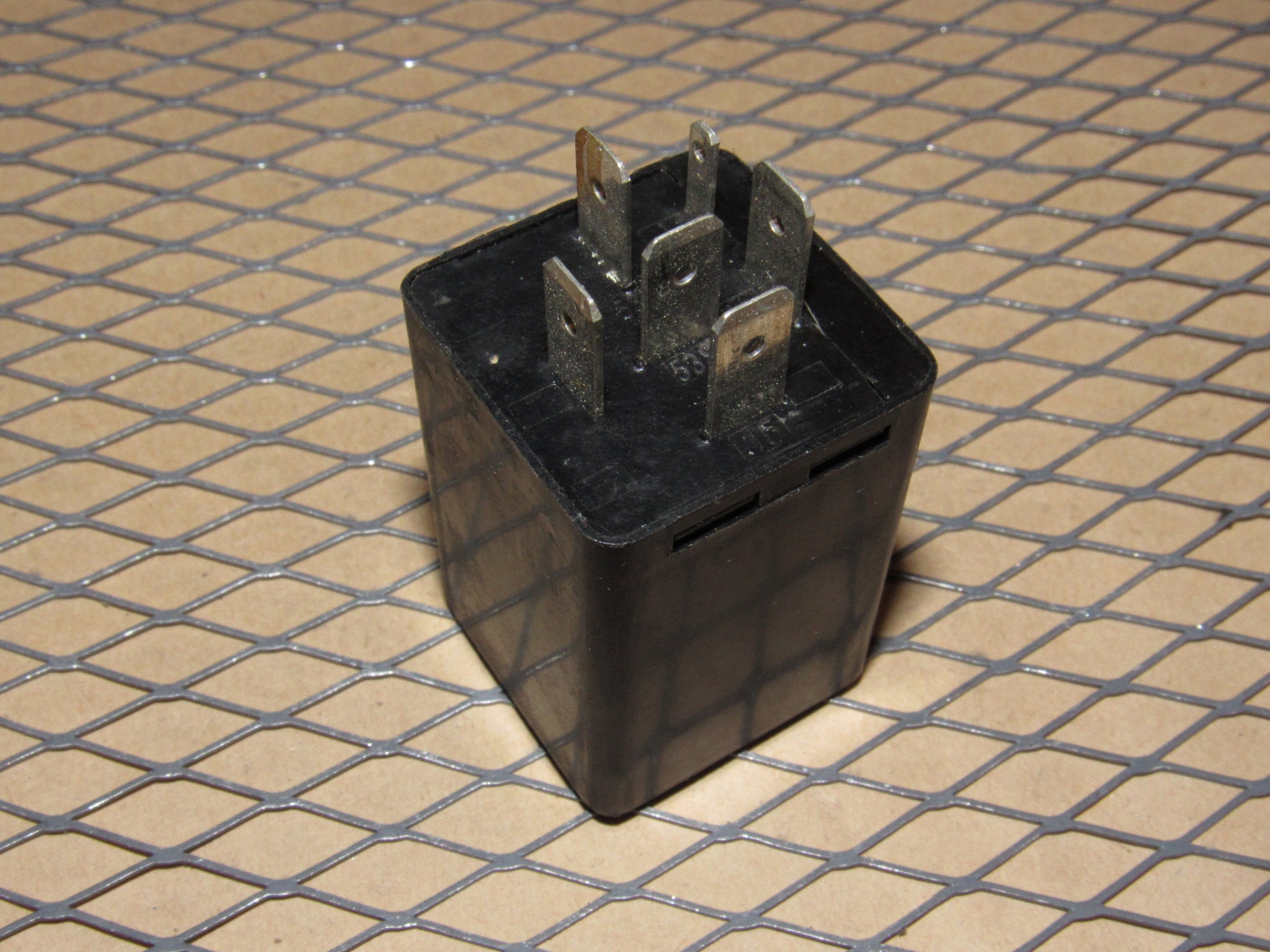 Audi & Volkswagen Relay (99) 1HM 955 531 A – Autopartone.com