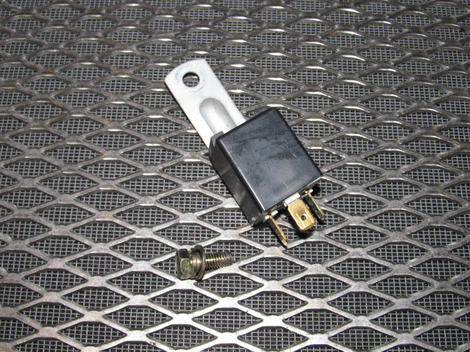 94 95 96 97 Mitsubishi 3000GT OEM Flasher Relay FC257EB – Autopartone