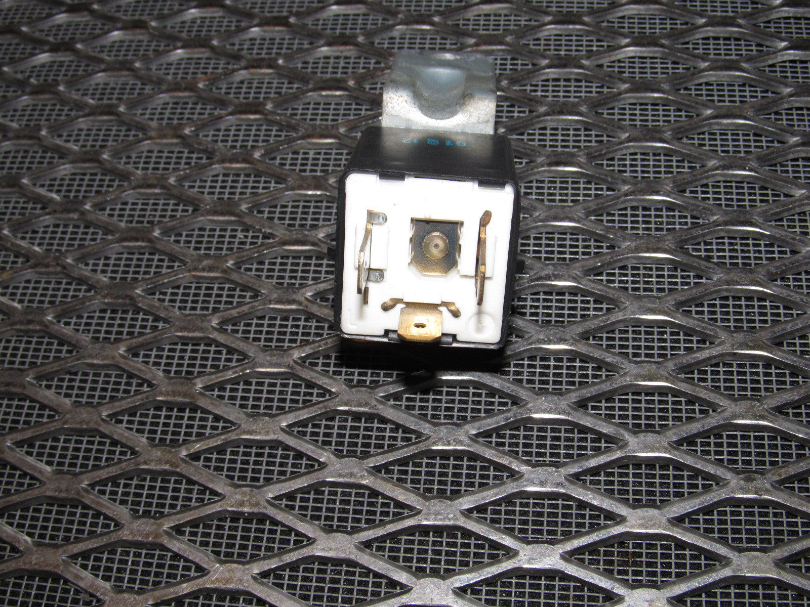 94 95 96 97 Mitsubishi 3000GT OEM Flasher Relay FC257EB – Autopartone