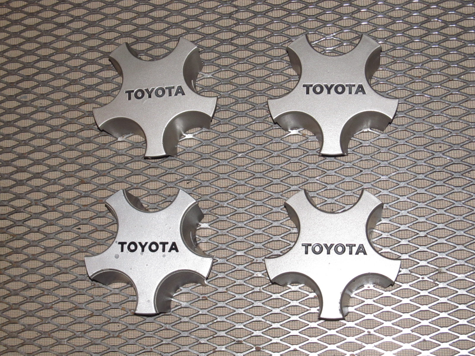 89 90 Toyota Supra OEM Wheel Center Cap – Autopartone