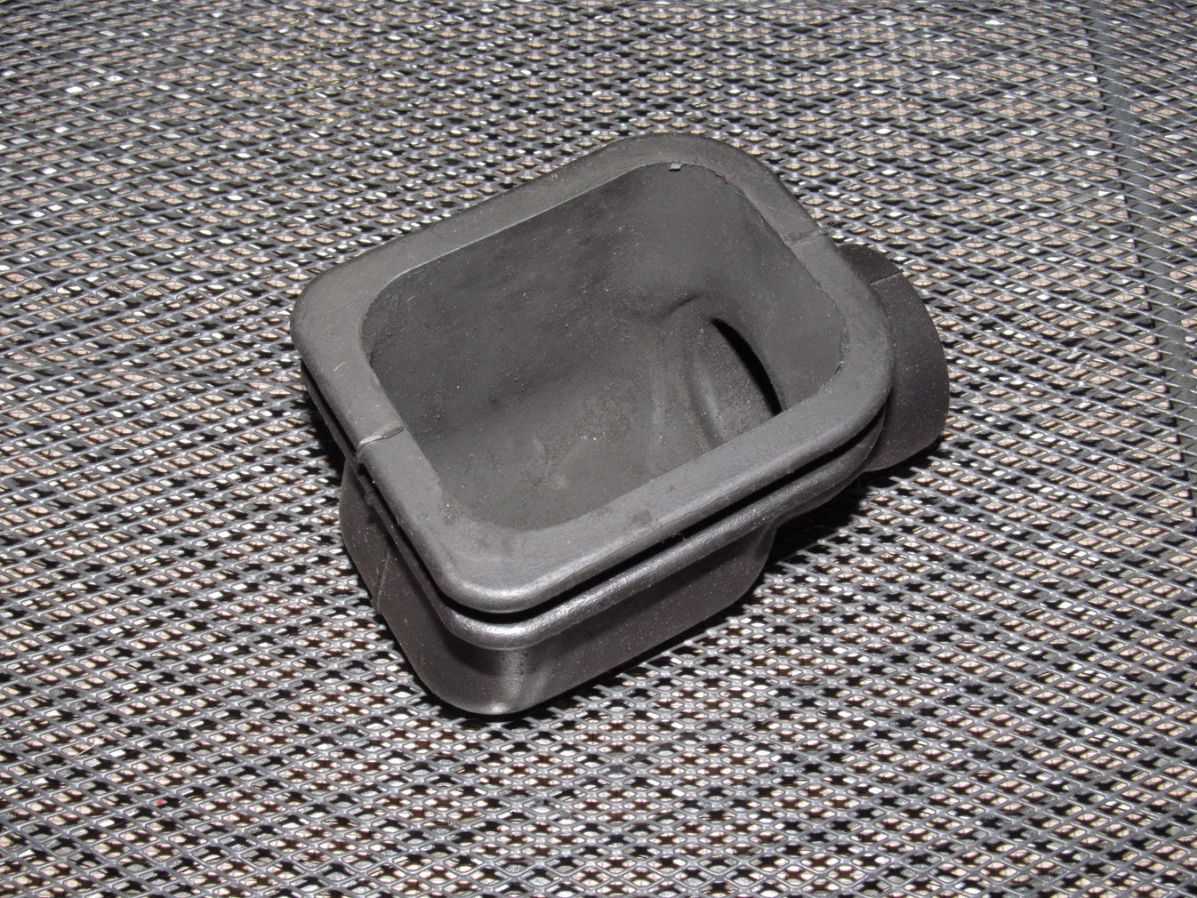 84-88 Chevrolet Corvette OEM Clutch Slave Cylinder Boot Cover – Autopartone