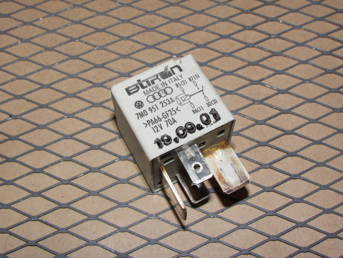 Audi & Volkswagen Relay (100) 7M0 951 253A – Autopartone