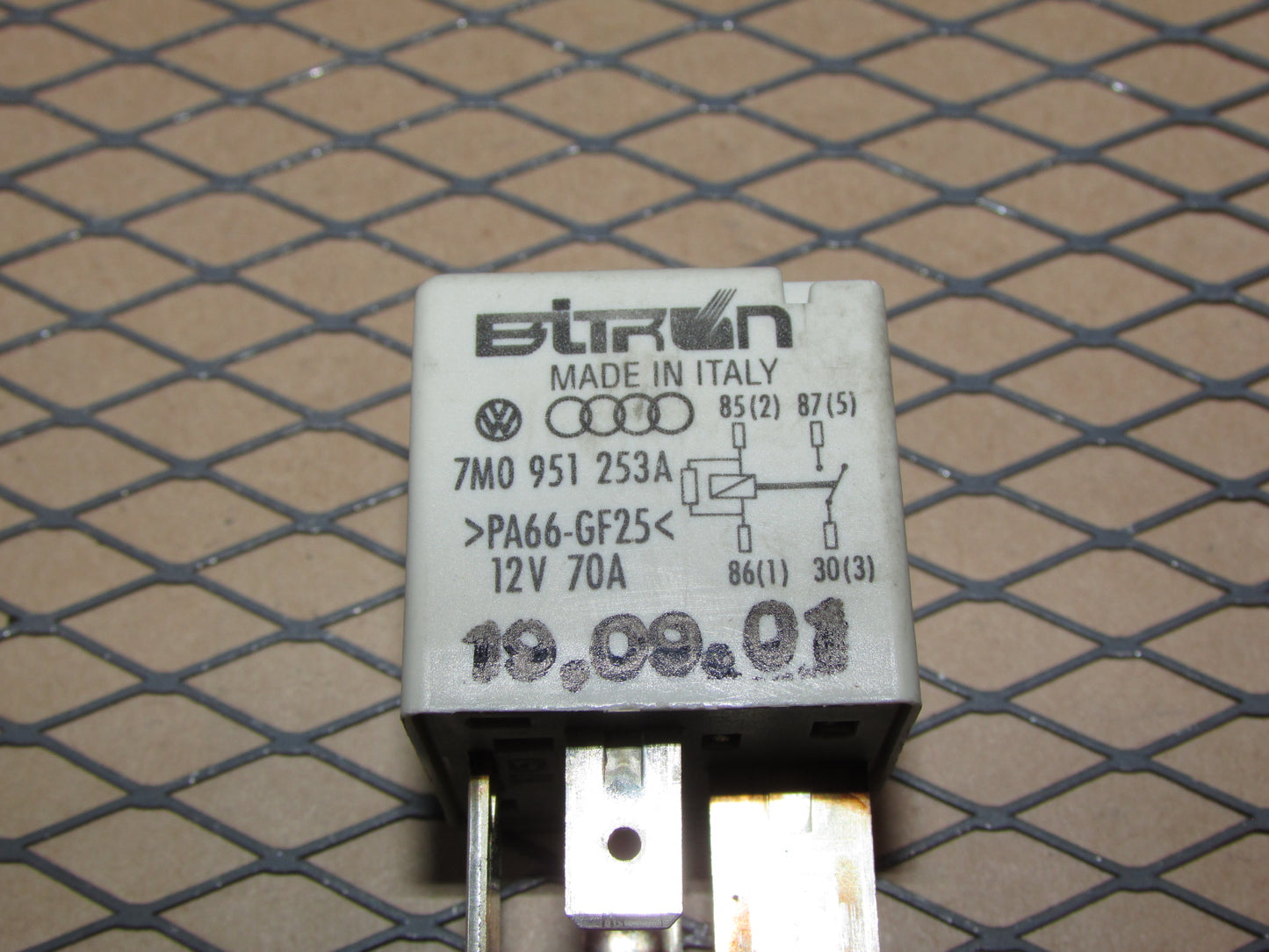 Audi & Volkswagen Relay (100) 7M0 951 253A – Autopartone