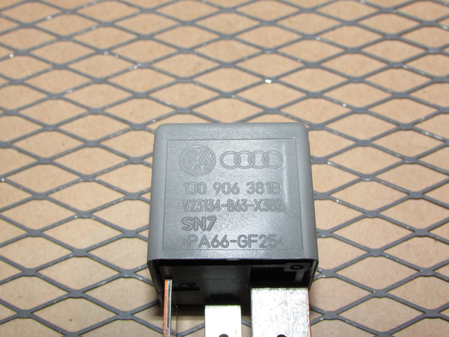 Audi & Volkswagen Relay (428) 1J0 906 381B – Autopartone.com