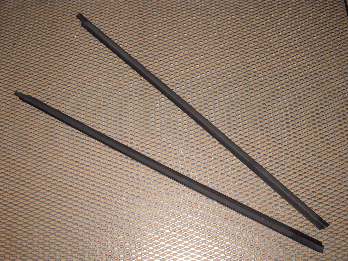 87 88 89 Nissan 300zx OEM Exterior Door Window Guide Moulding – Autopartone