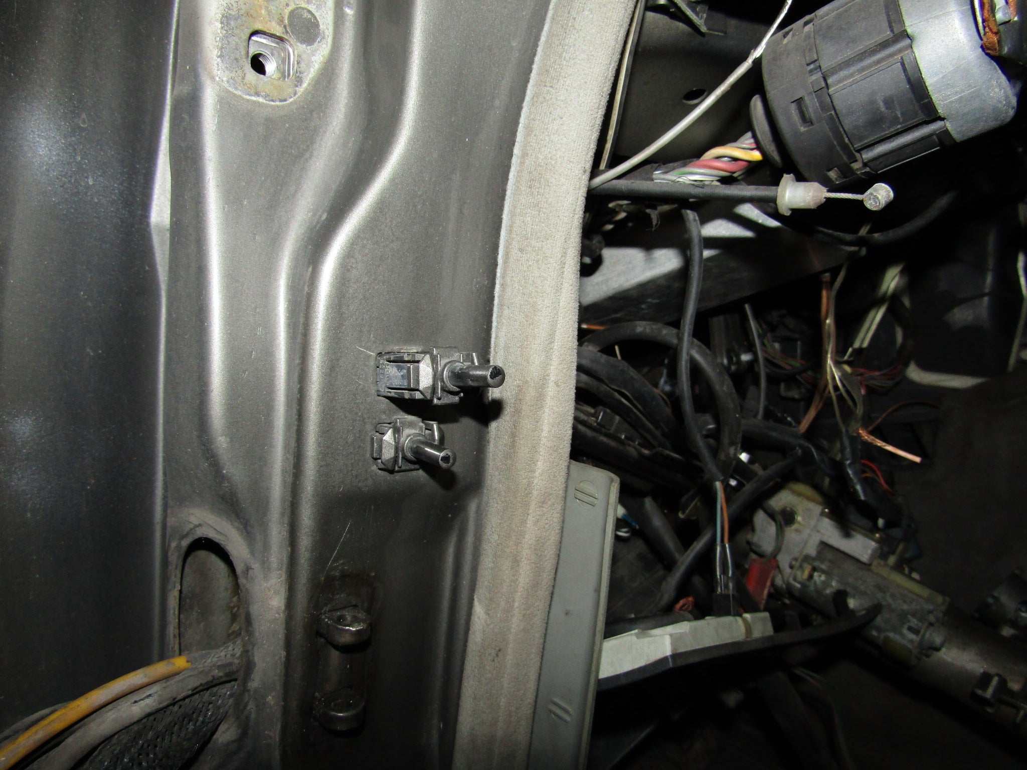 86-93 Mercedes Benz 300E OEM Front Door Latch Actuator Vacuum Switch S ...