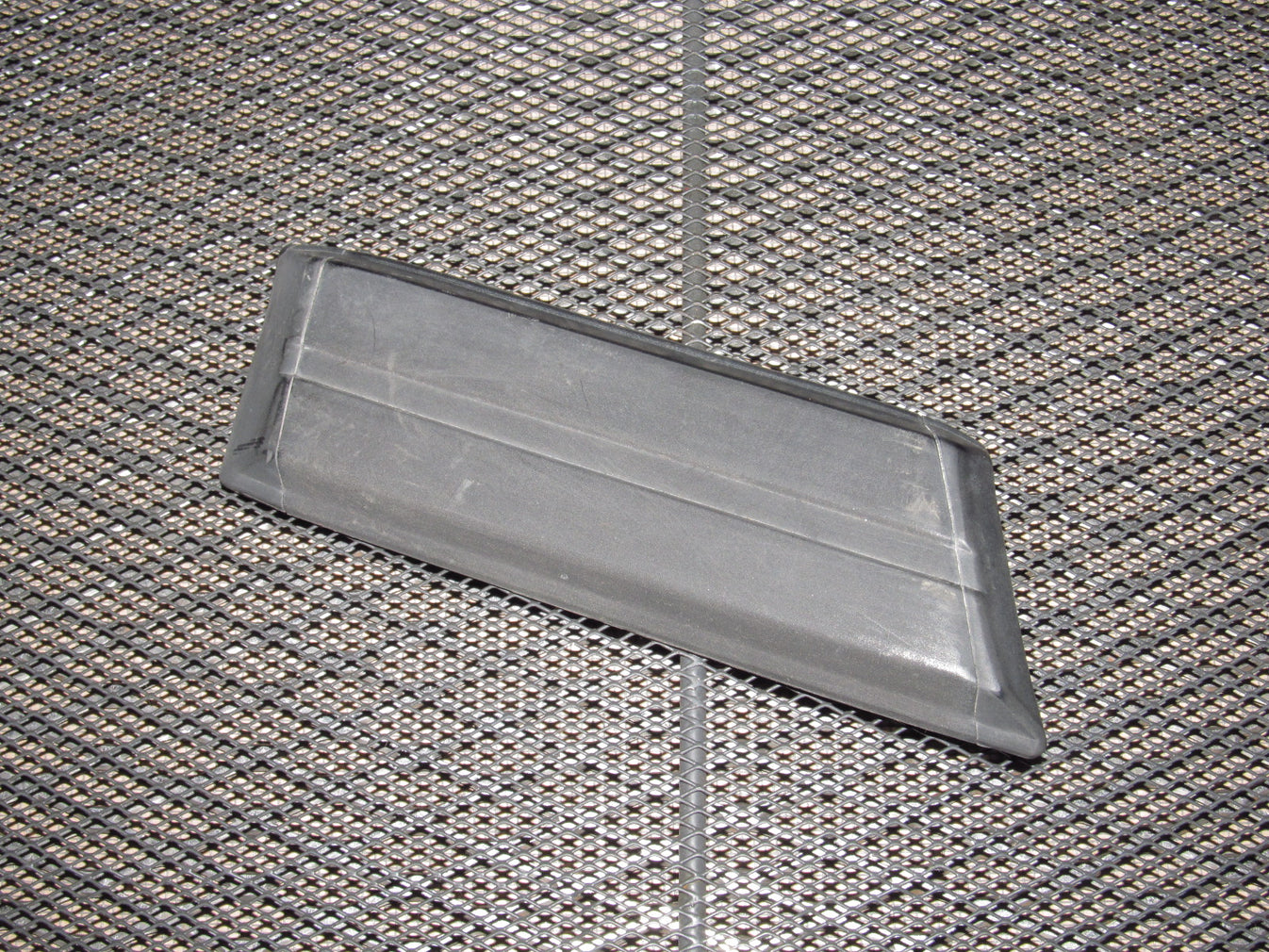 81-83 Mazda RX7 OEM Rear Quarter Panel Moulding - Right – Autopartone