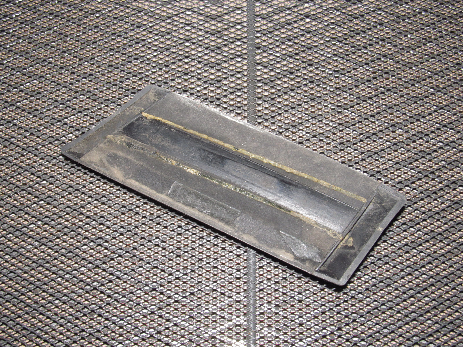 81-83 Mazda RX7 OEM Rear Quarter Panel Moulding - Right – Autopartone