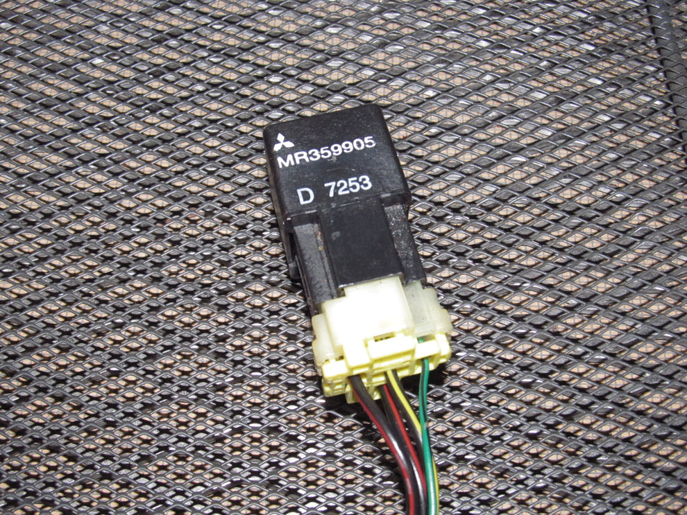 Mitsubishi Universal Relay MR359905 – Autopartone