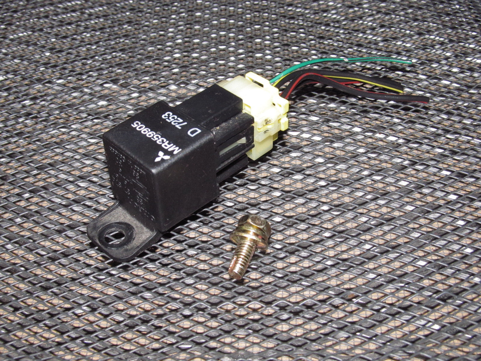 Mitsubishi Universal Relay MR359905 – Autopartone