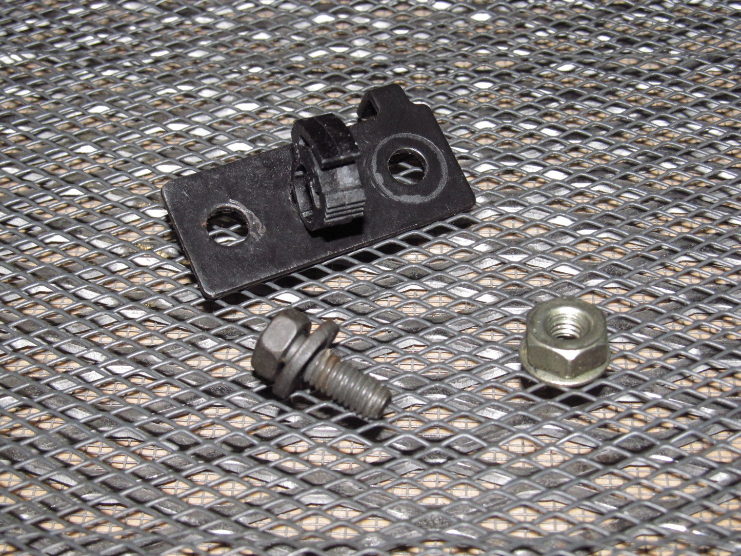 97 98 99 Mitsubishi Eclipse OEM Intake Manifold Hose Holder - NA 2.0L ...