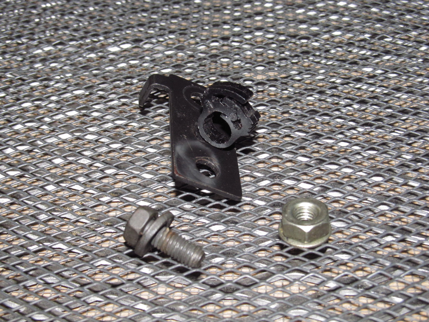 97 98 99 Mitsubishi Eclipse OEM Intake Manifold Hose Holder - NA 2.0L ...