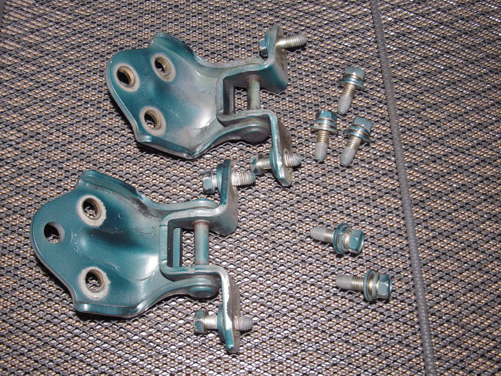 97 98 99 Mitsubishi Eclipse OEM Door Hinges - Left Set – Autopartone