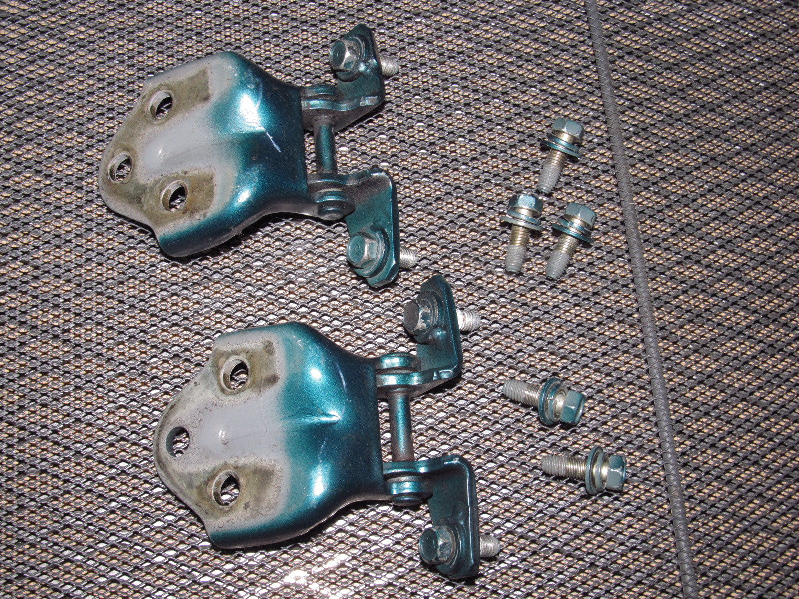 97 98 99 Mitsubishi Eclipse OEM Door Hinges - Left Set – Autopartone