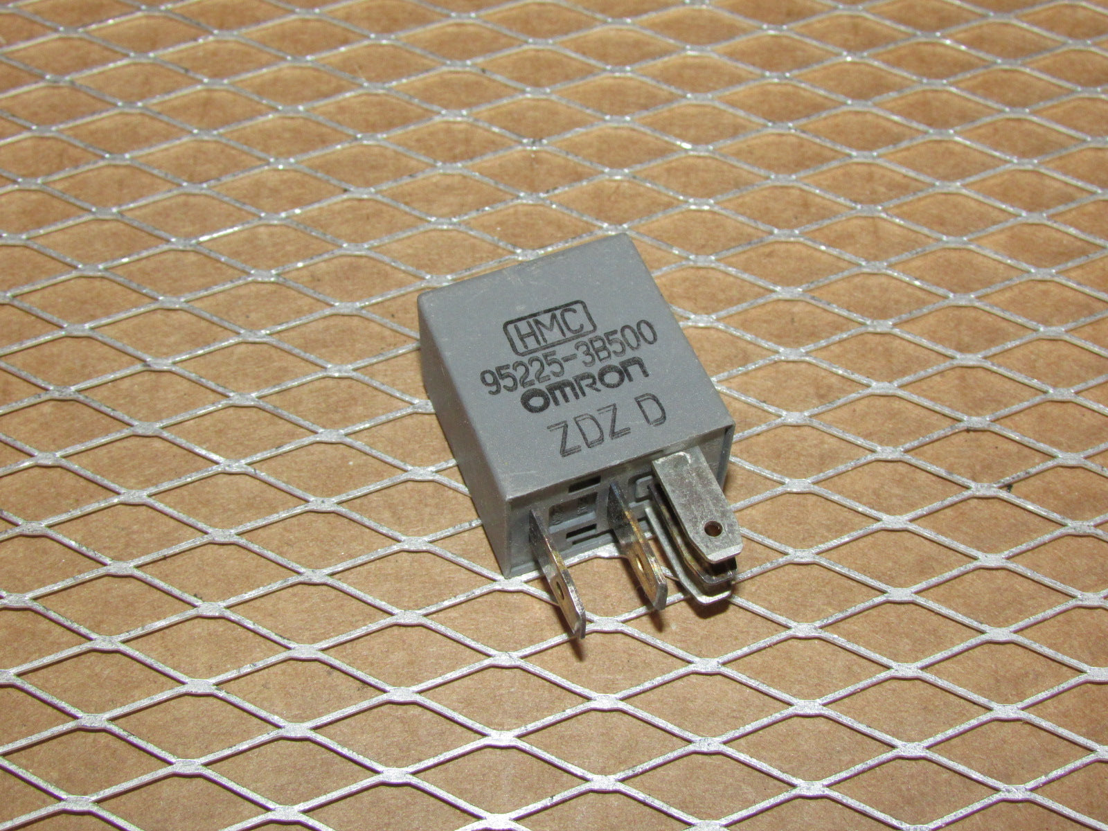 Kia Relay 95225-3B500 – Autopartone