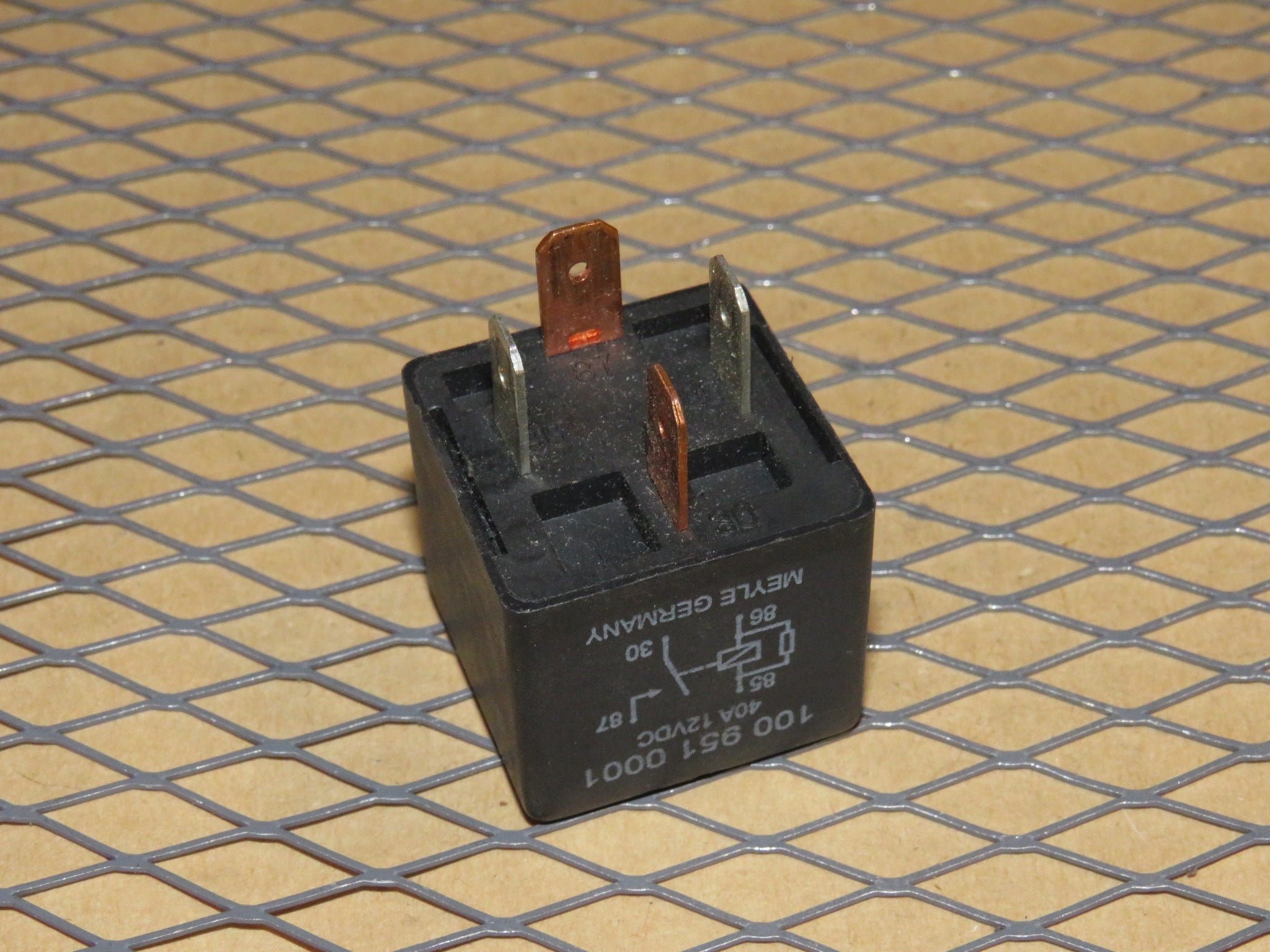 Universal Relay 100 951 0001 / 40A 12VDC / 4 Prongs – Autopartone.com