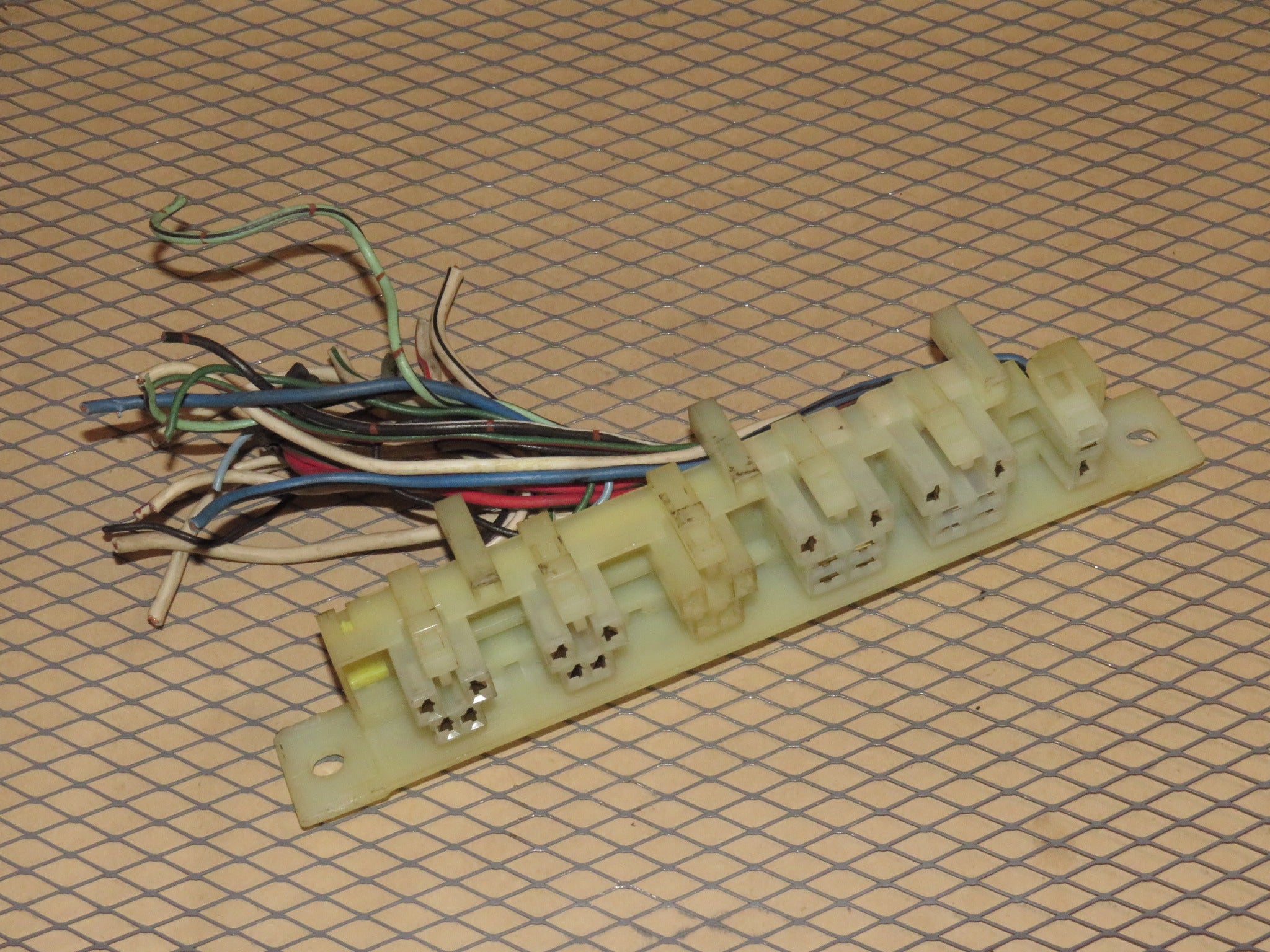 84 85 86 Nissan 300zx OEM Interior Relay Fuse Box – Autopartone