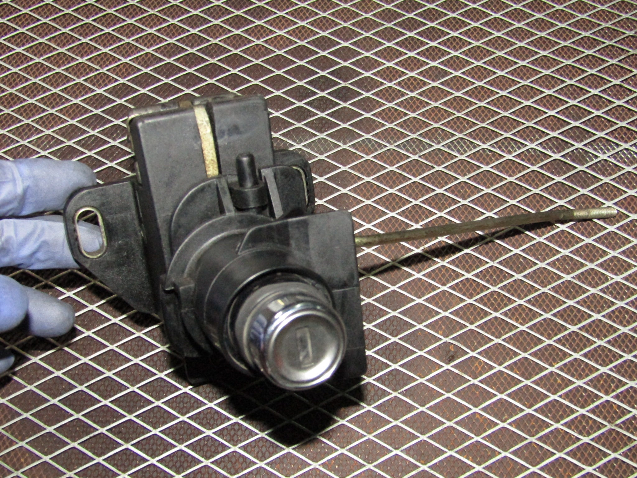 86-93 Mercedes Benz 300E OEM Trunk Lock Tumbler – Autopartone