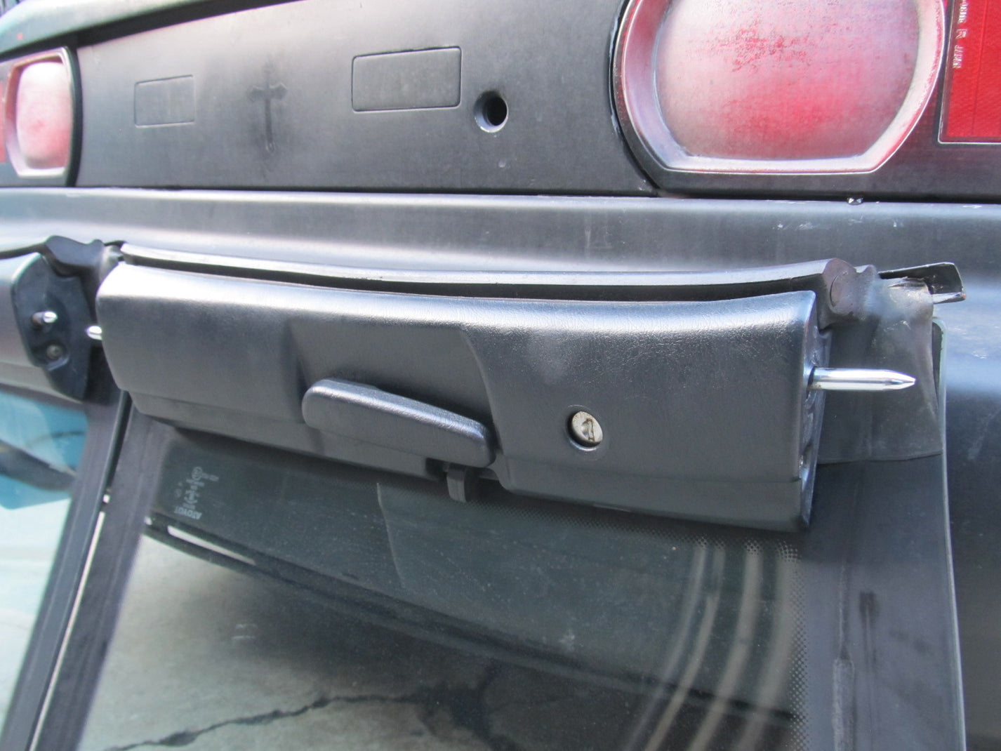 91 92 93 94 95 Toyota MR2 OEM T-Top Glass Roof Set – Autopartone