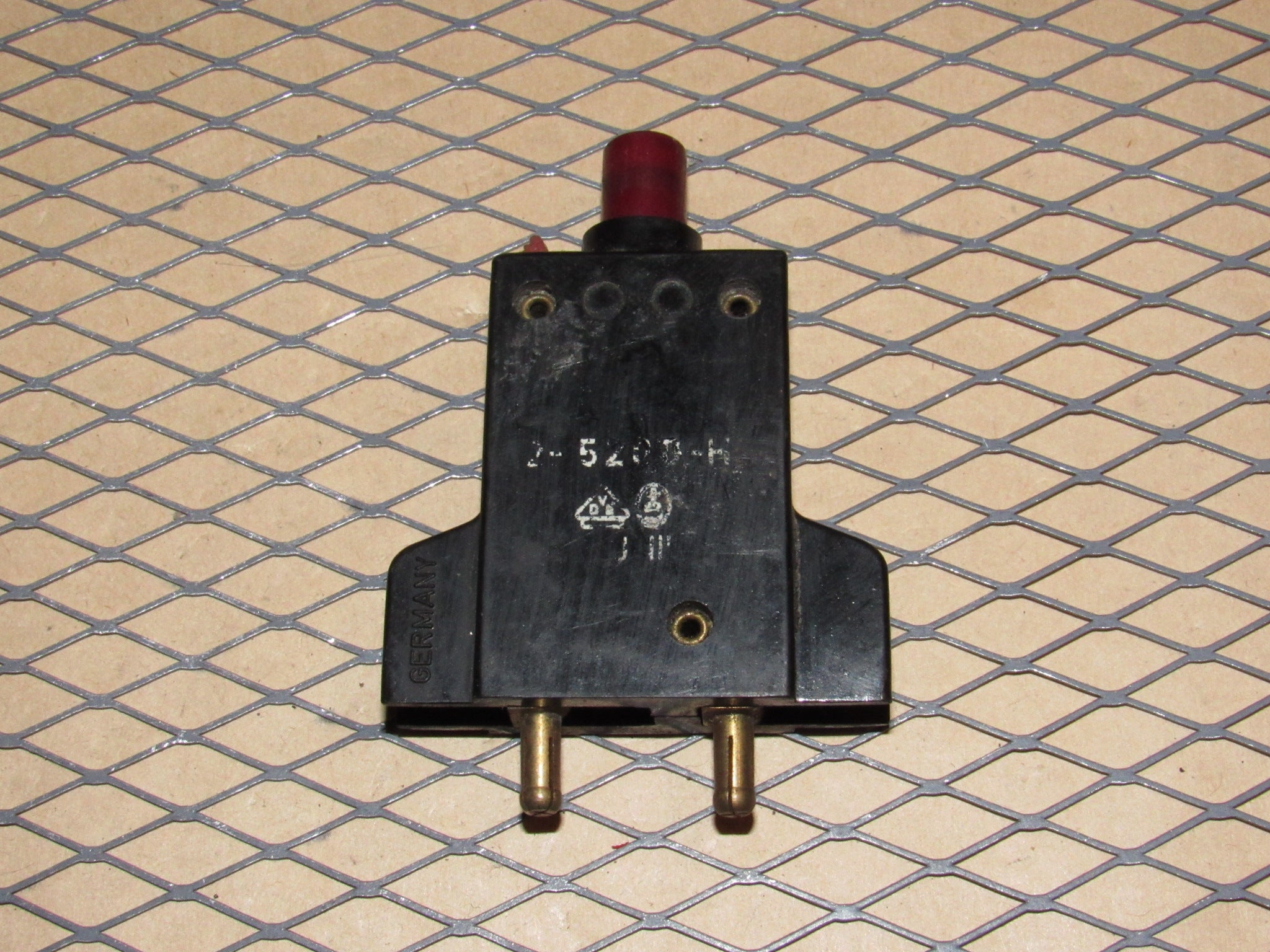 77-95 Mercedes Benz T1 Van Fuse Circuit Breaker 8a E-T-A 240VAC 2-5200 ...