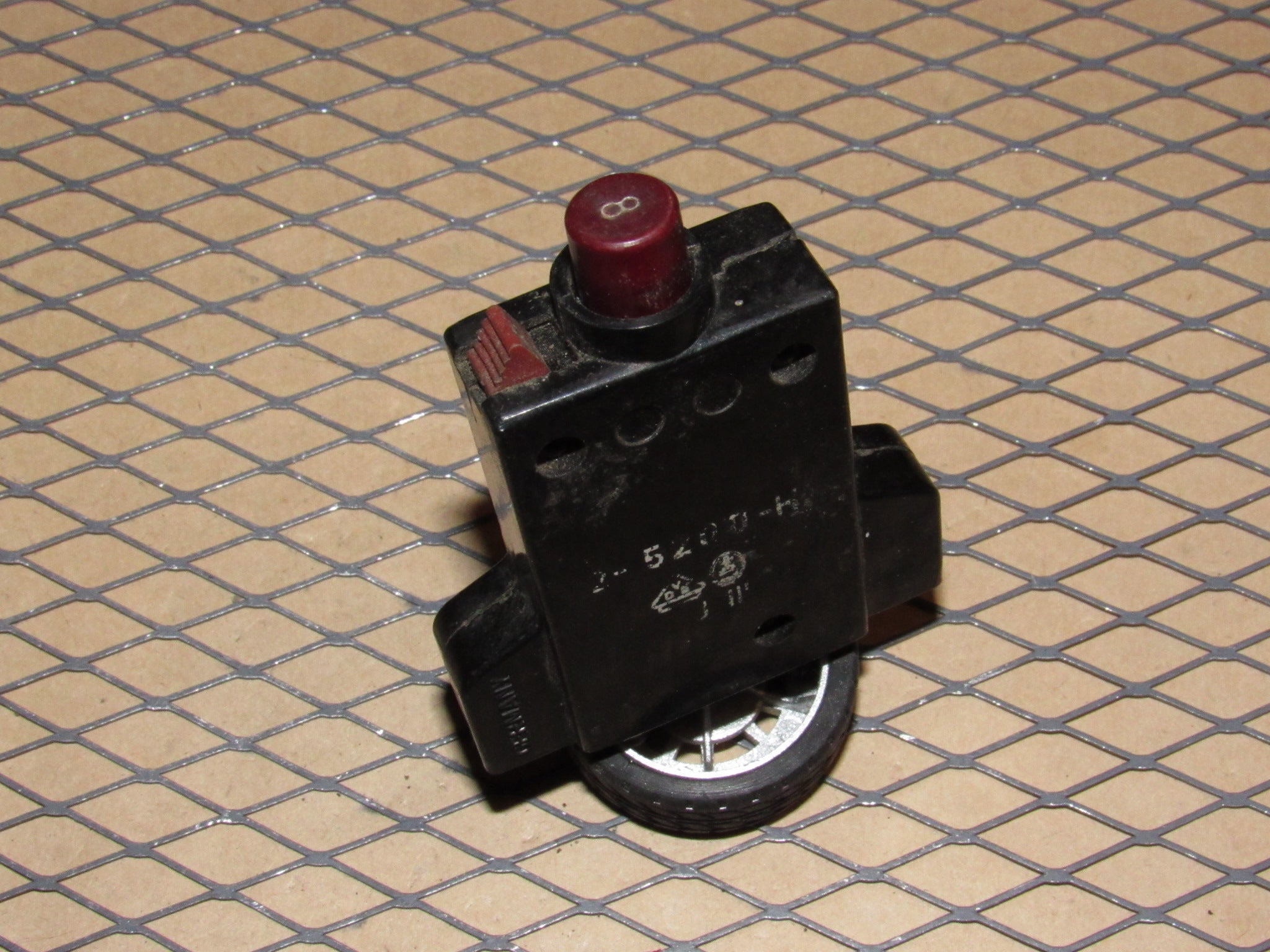 77-95 Mercedes Benz T1 Van Fuse Circuit Breaker 8a E-T-A 240VAC 2-5200 ...