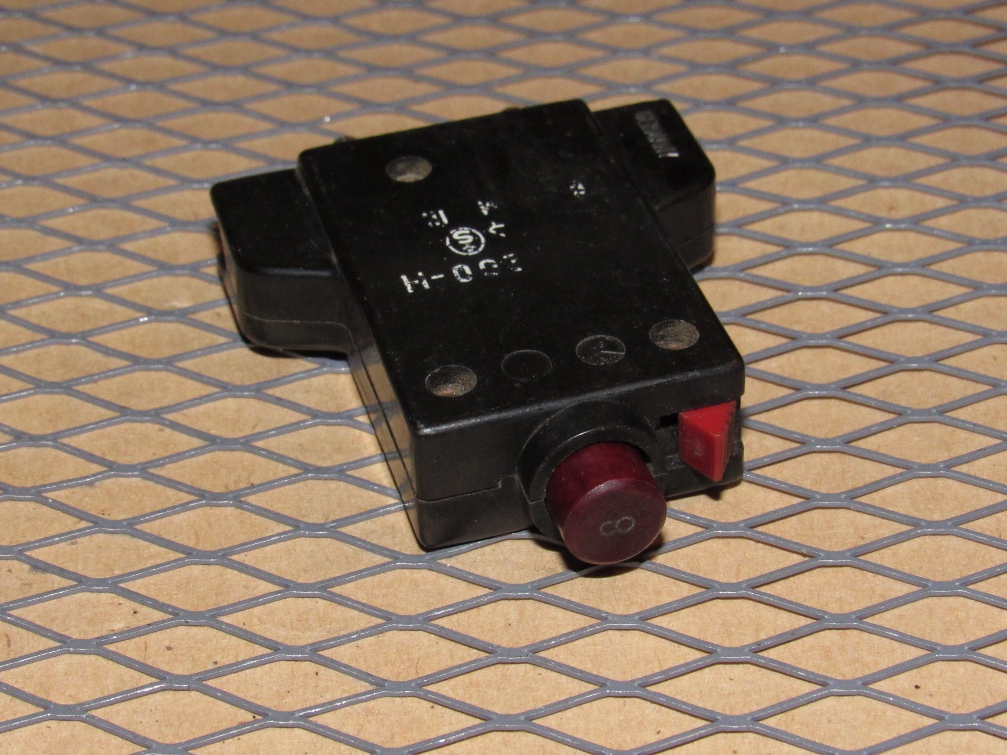 77-95 Mercedes Benz T1 Van Fuse Circuit Breaker 8a E-T-A 240VAC 2-5200 ...