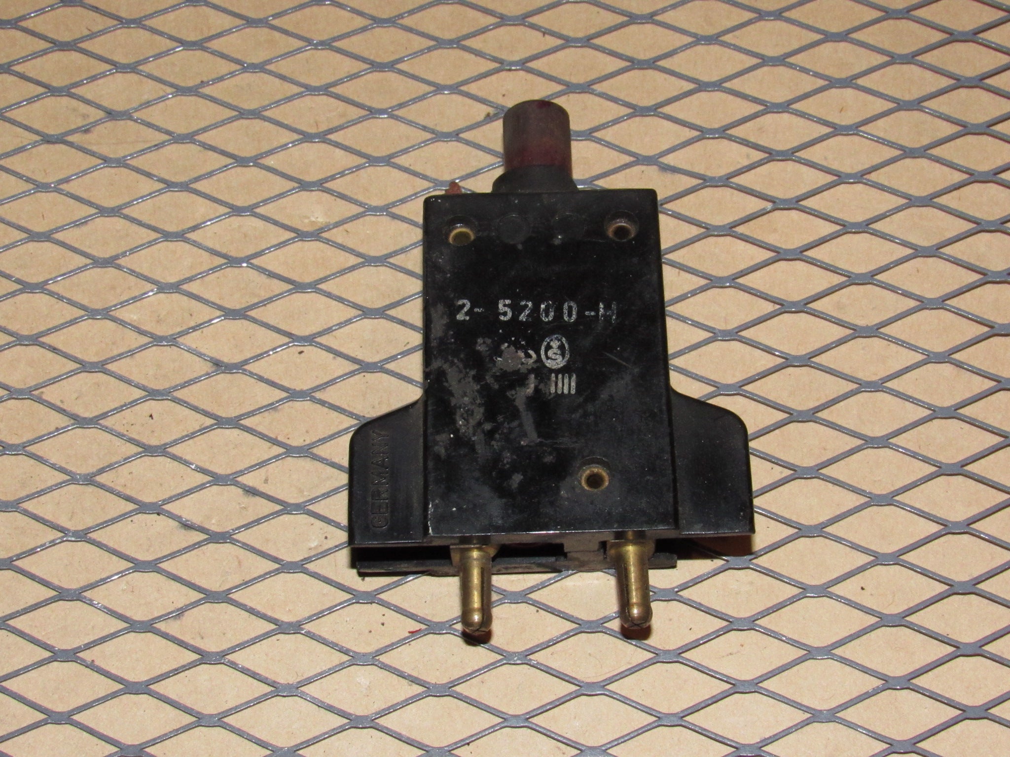 77-95 Mercedes Benz T1 Van Fuse Circuit Breaker 8a E-T-A 240VAC 2-5200 ...
