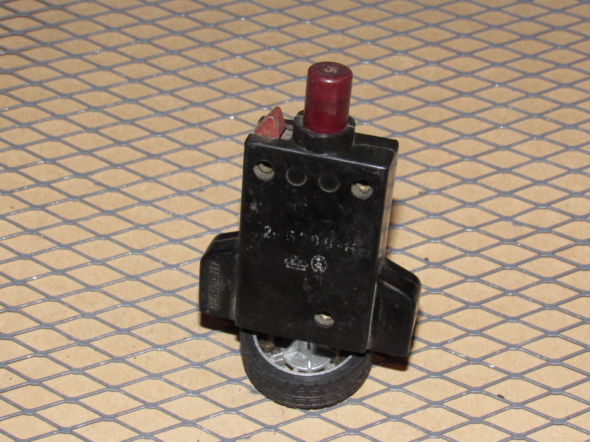 77-95 Mercedes Benz T1 Van Fuse Circuit Breaker 15a E-T-A 240VAC ...