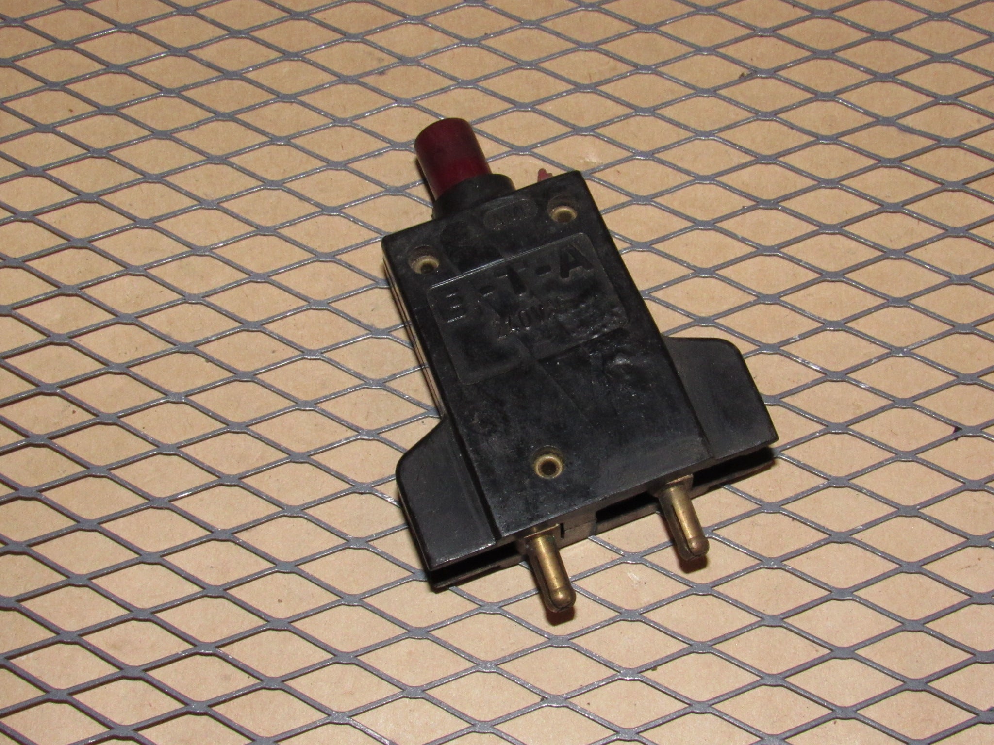 77-95 Mercedes Benz T1 Van Fuse Circuit Breaker 8a E-T-A 240VAC 2-5200 ...