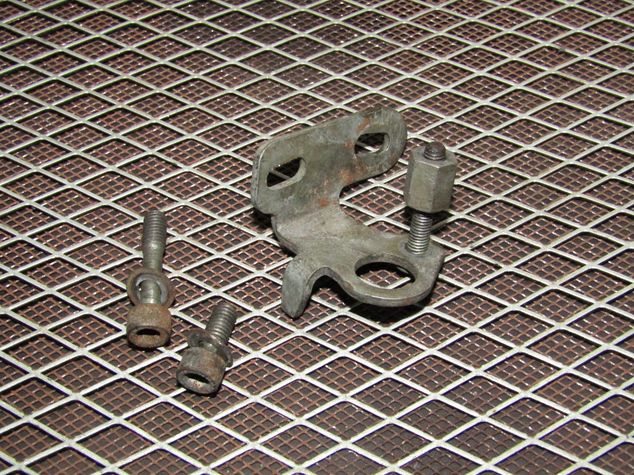 86-93 Mercedes Benz 300E OEM Crank Position Sensor Mounting Bracket ...