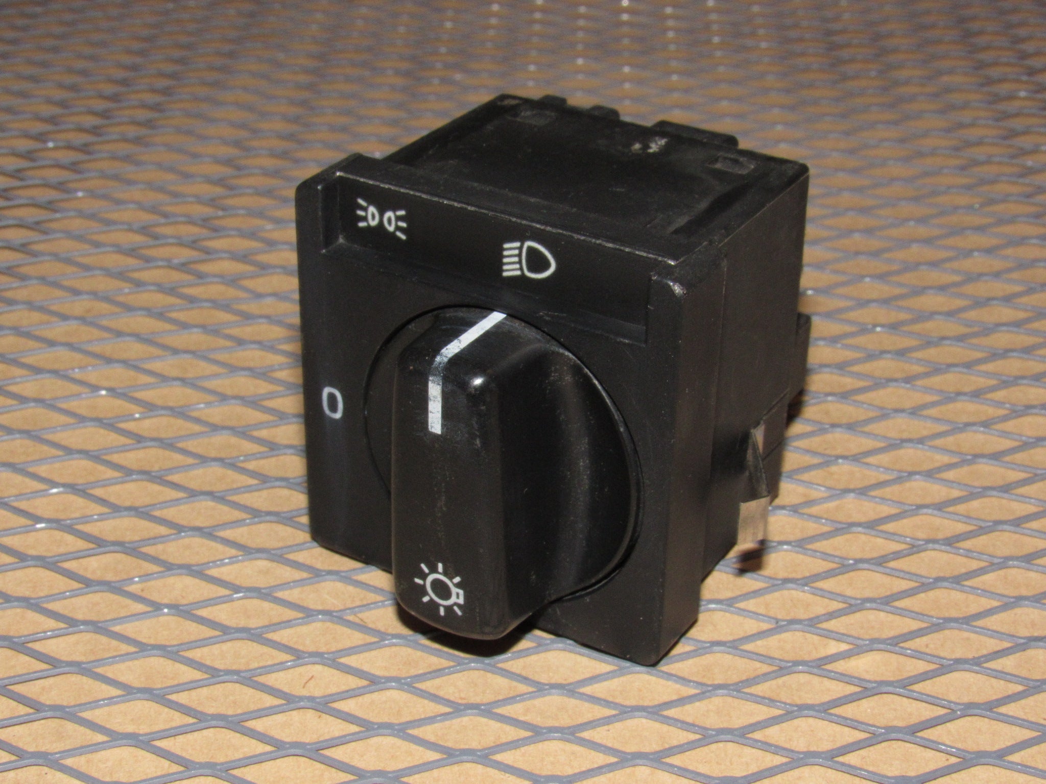 93 94 Volvo 850 OEM Headlight Switch – Autopartone