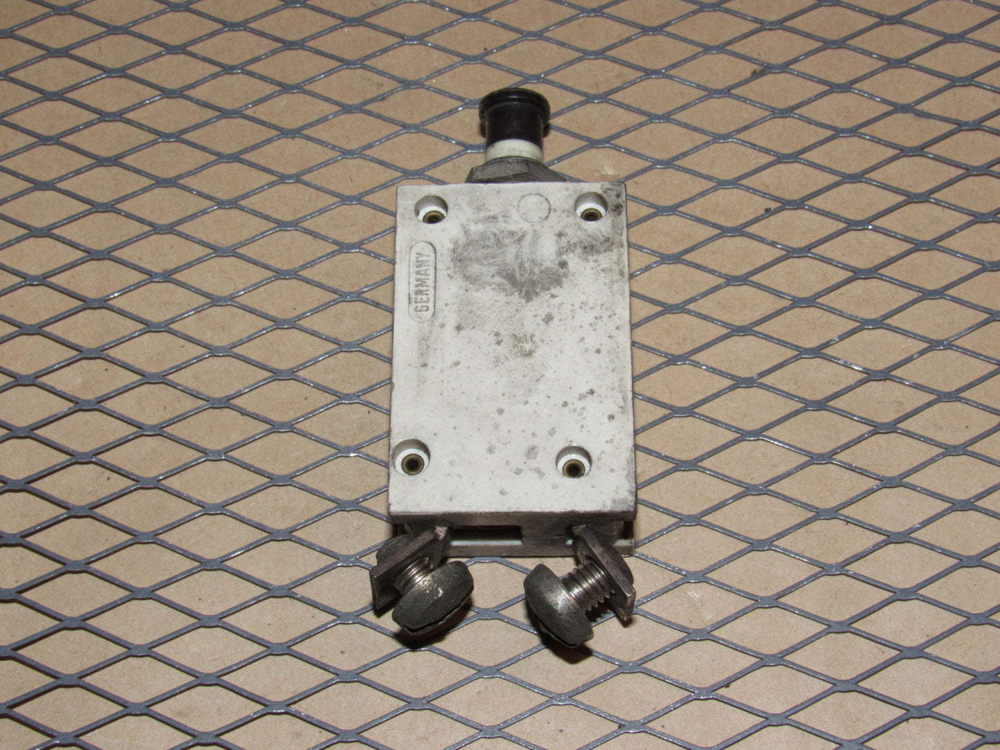77-95 Mercedes Benz T1 Van OEM Thermal Circuit Breaker 60 Amp – Autopartone