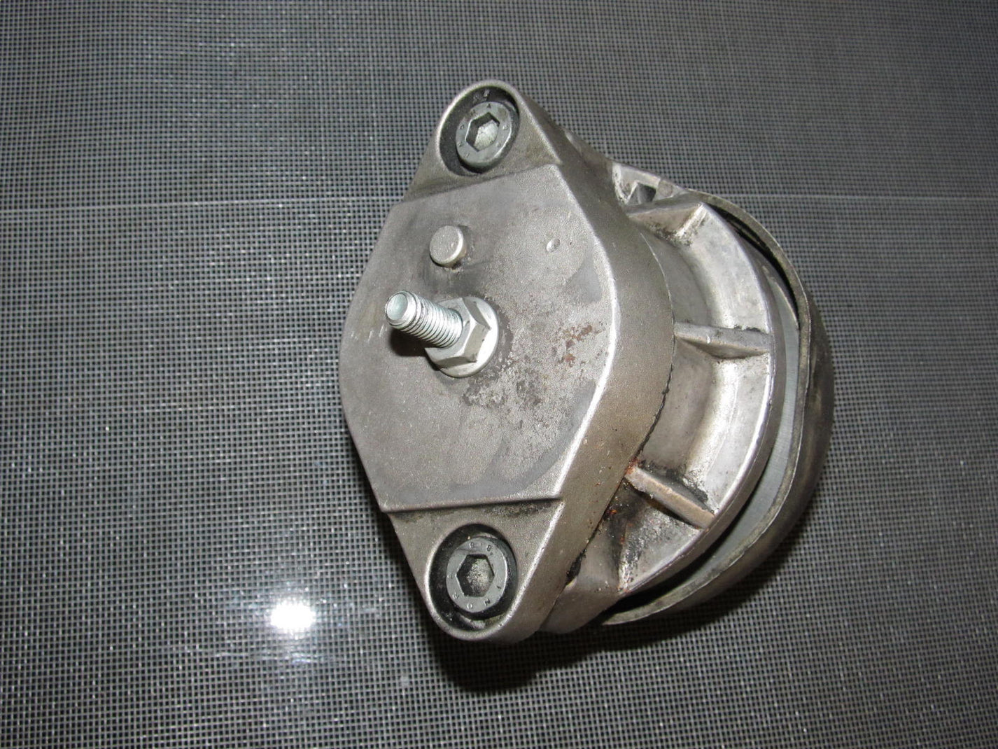 96 97 98 99 00 01 Audi A4 OEM Engine Motor Mount - Right – Autopartone.com