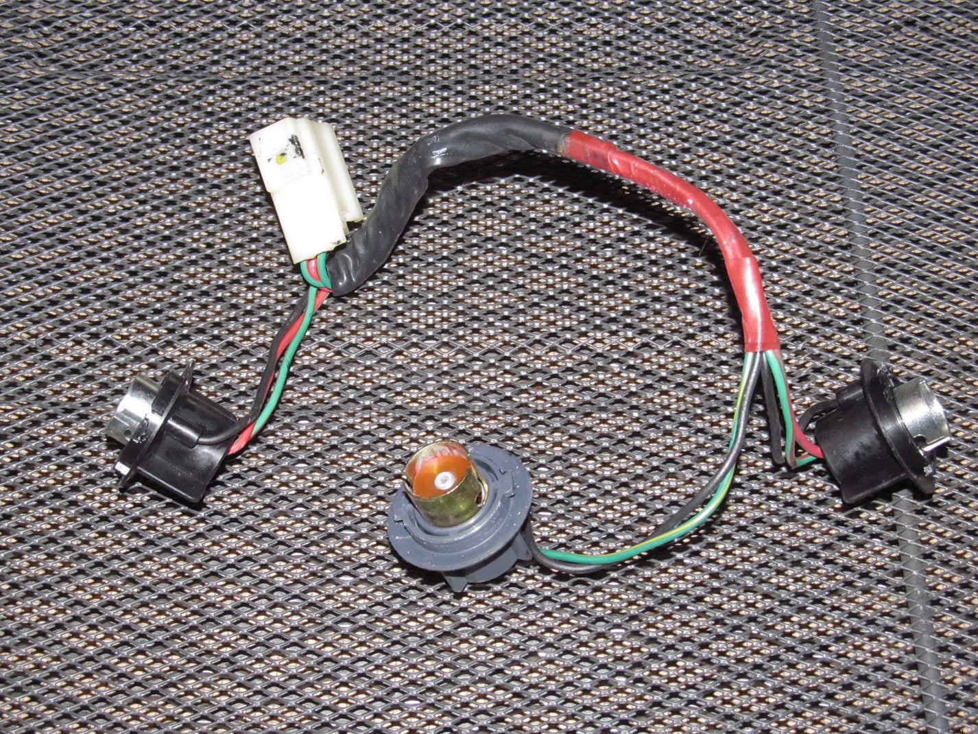 90-96 Nissan 300zx OEM Tail Light Bulb Socket – Autopartone