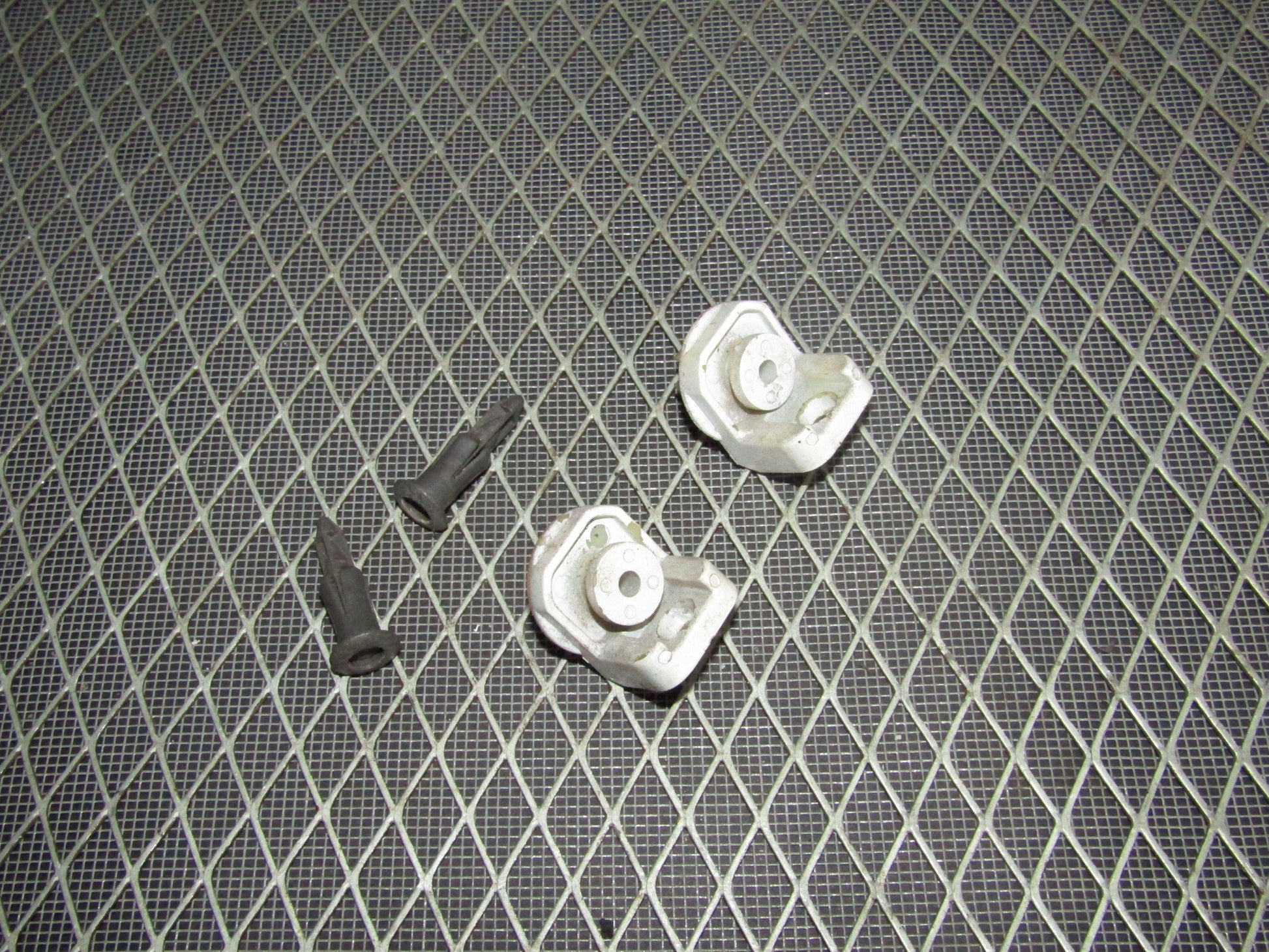 92 93 94 95 96 Toyota Camry Sedan OEM Door Panel Retainer Mounting Tab ...