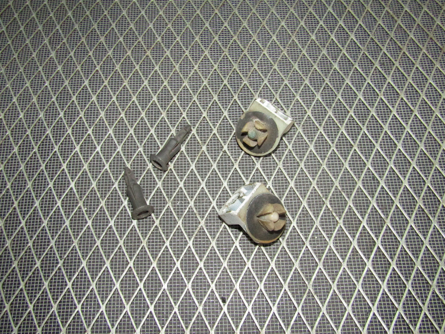 92 93 94 95 96 Toyota Camry Sedan OEM Door Panel Retainer Mounting Tab ...