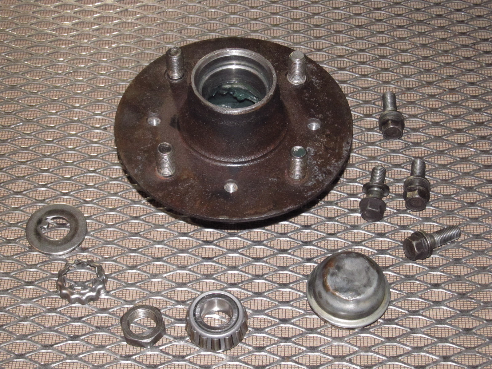 79 80 Datsun 280zx OEM Front Wheel Hub - Right – Autopartone