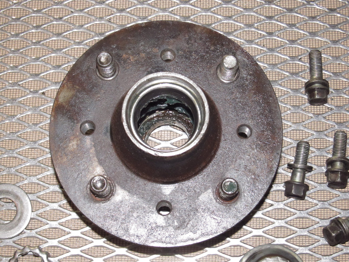 79 80 Datsun 280zx OEM Front Wheel Hub - Right – Autopartone