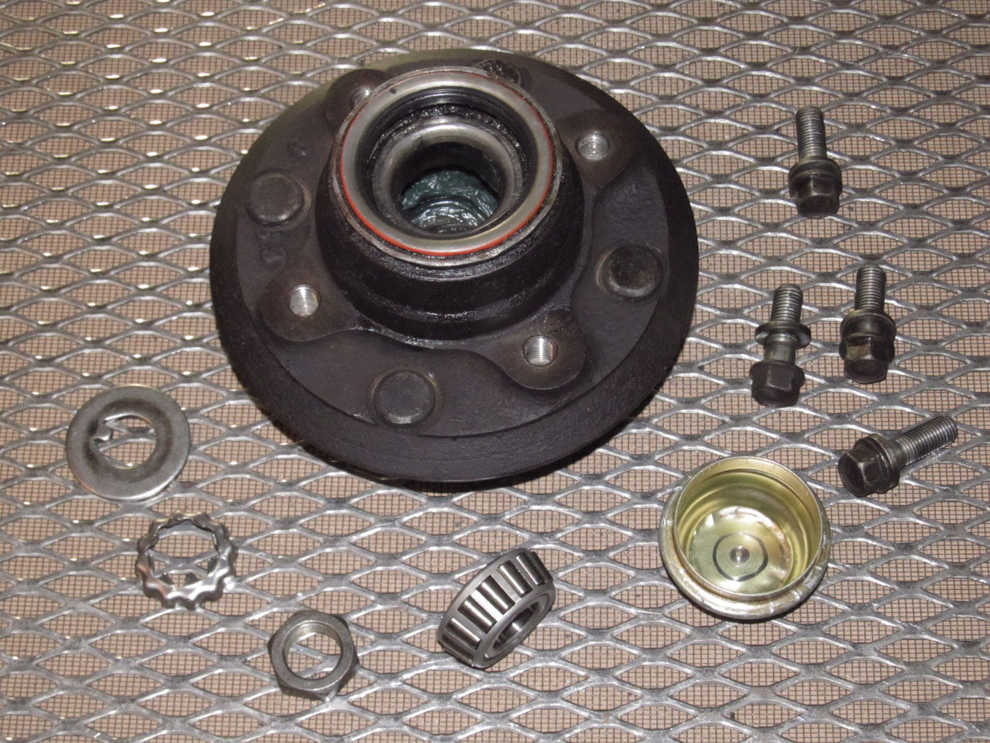 79 80 Datsun 280zx OEM Front Wheel Hub - Right – Autopartone