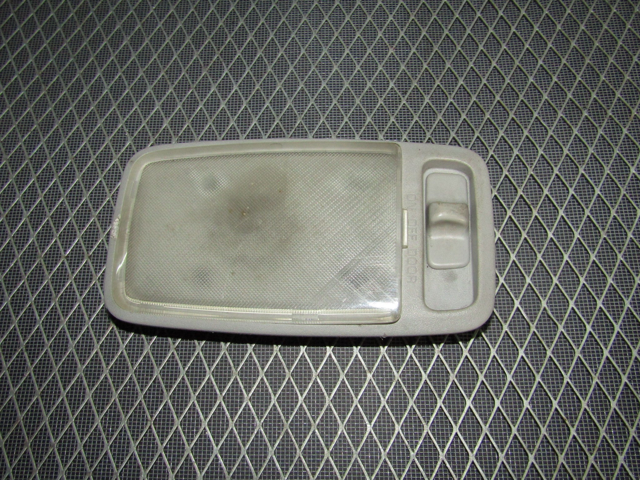 92 93 94 95 96 Toyota Camry Sedan OEM Interior Map Light – Autopartone