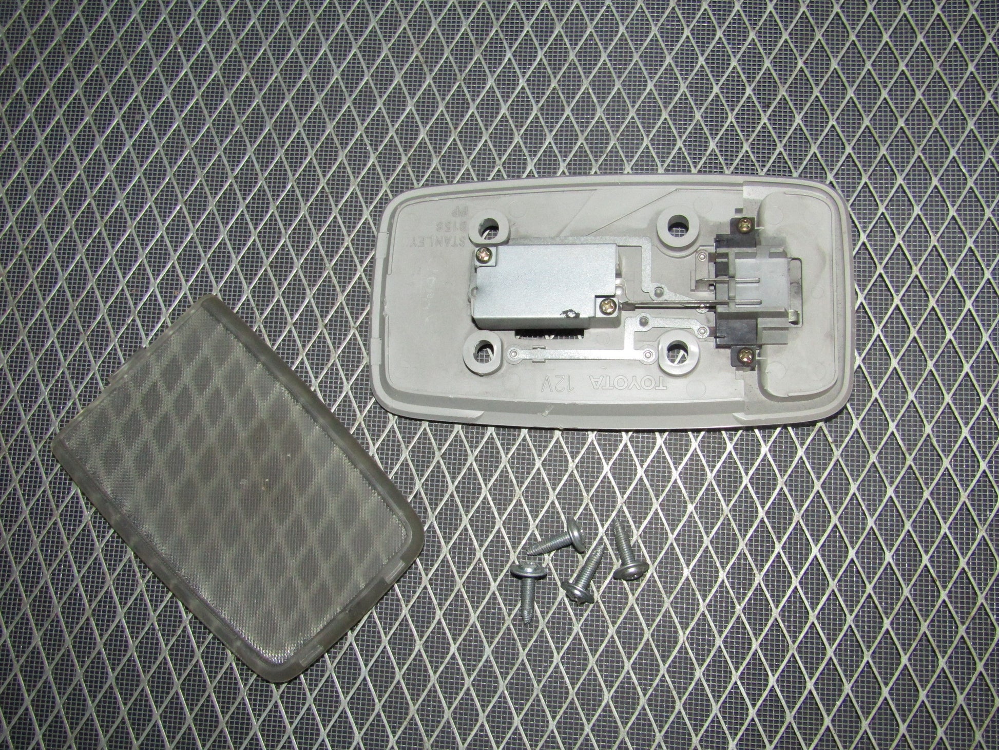 92 93 94 95 96 Toyota Camry Sedan OEM Interior Map Light – Autopartone